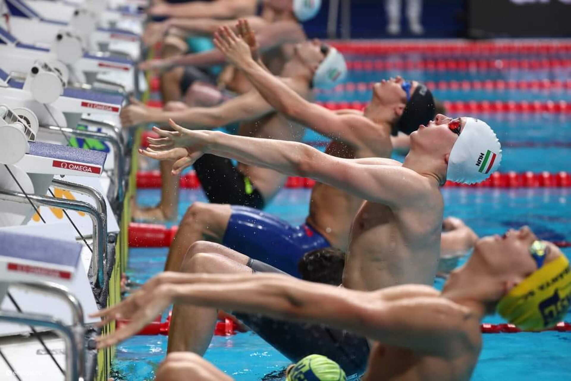 Levente önmagát is legyőzi a medencében