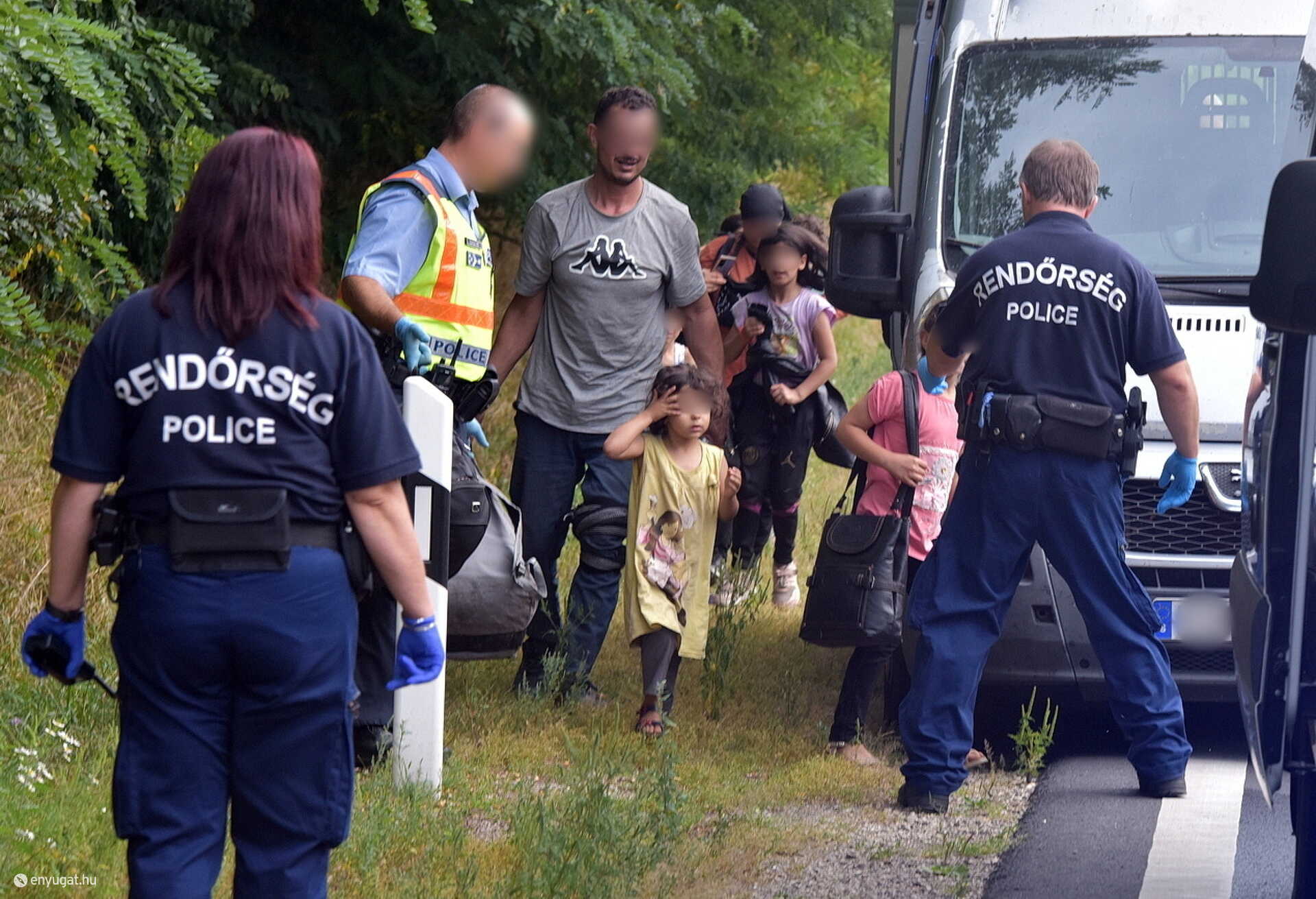 Gyerekeket és nőket szállított zöldség helyett a 8-ason elfogott svéd ...