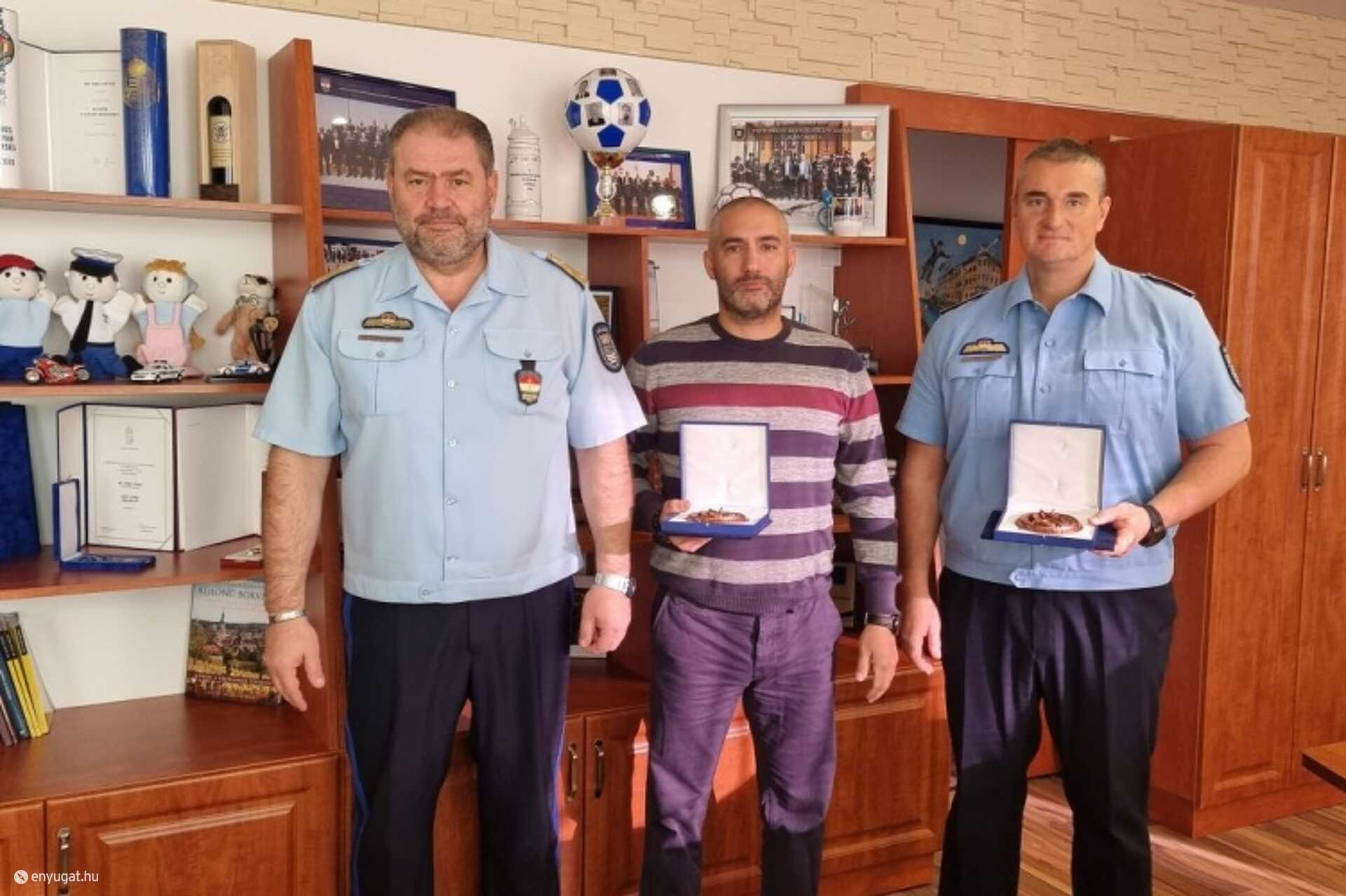 Főkapitányi elismerés is járt a Pérről eltűnt kislány megtalálásáért