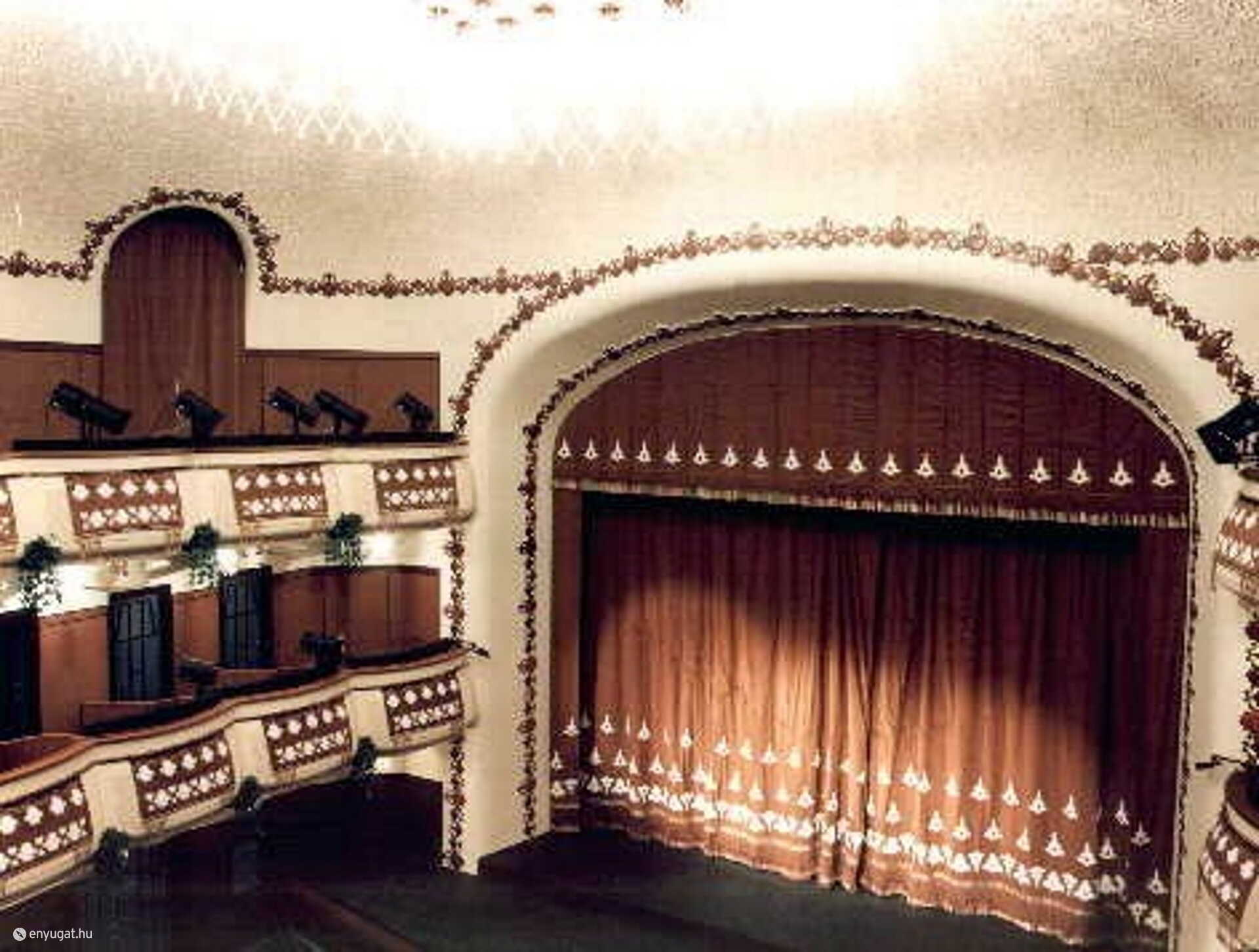 Bezár a soproni színház, a Liszt-központban lesznek az előadások