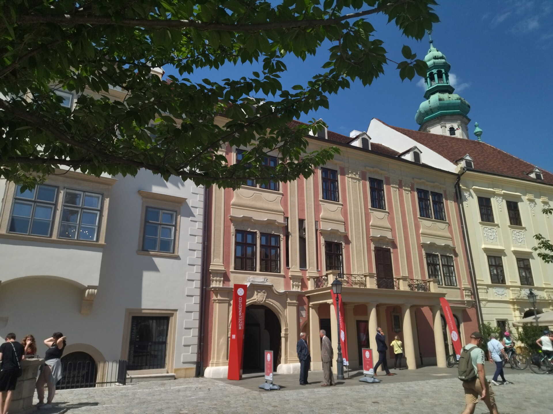 Felmentették a szombathelyi 112 Hívásközpont vezetőjét