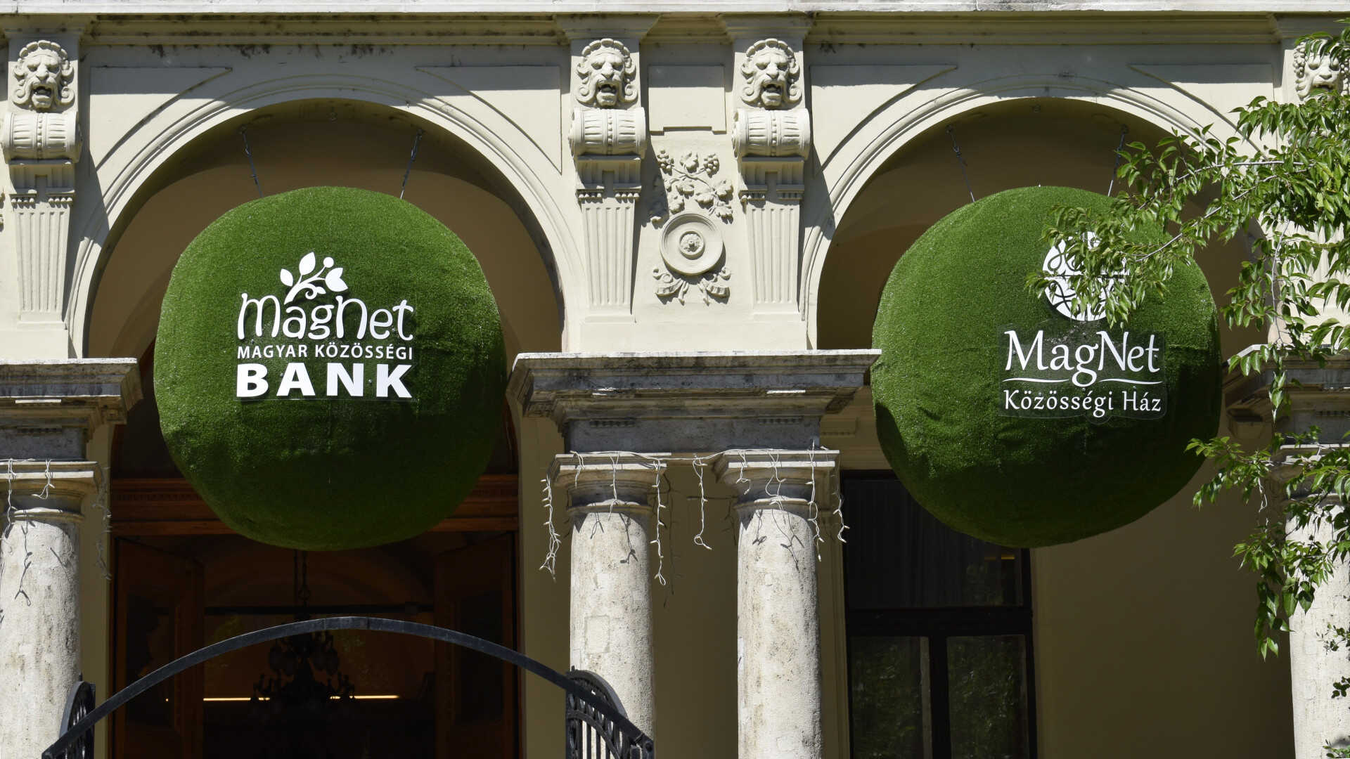 Megveszi a MagNet Bank a Sopron Bankot