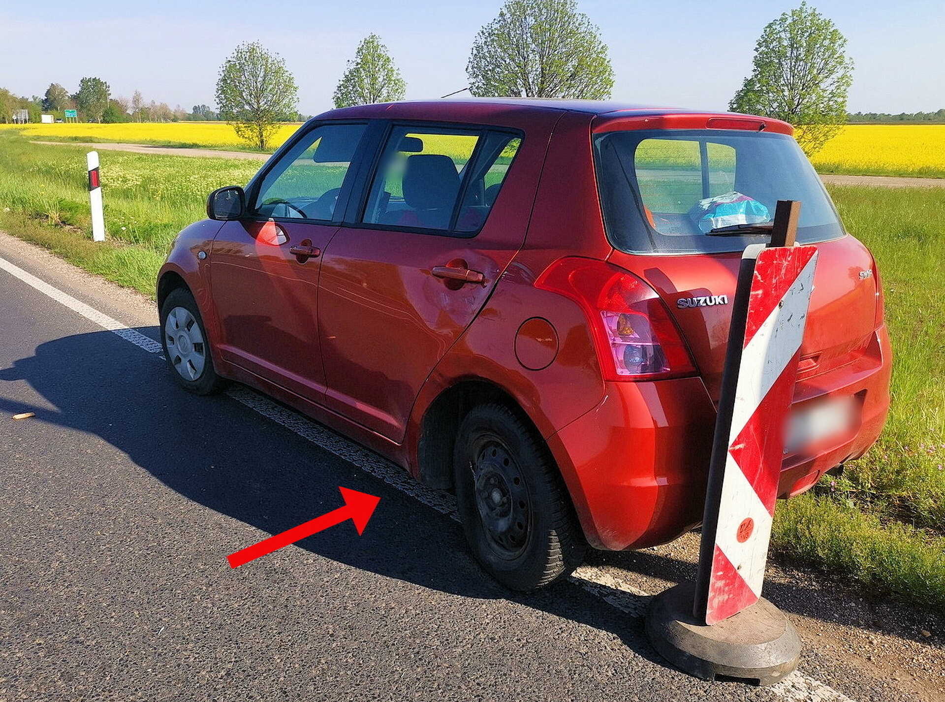 Suzuki hajtott Honda motor elé a 84-es főúton - megállt a Stop-táblánál ...