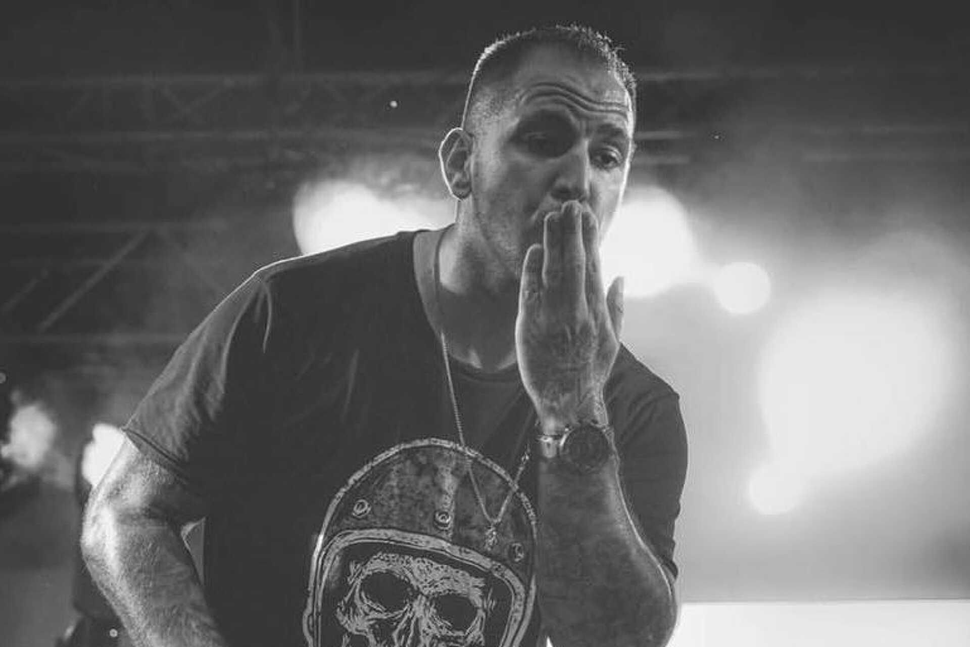 Curtis: fizessenek a módos rapperek a szegény iskolásoknak