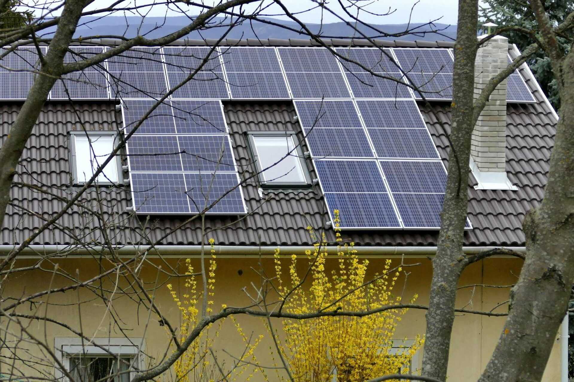 A Napelem Szövetség szerint az új szabályokkal értelmetlen napelemeket ...