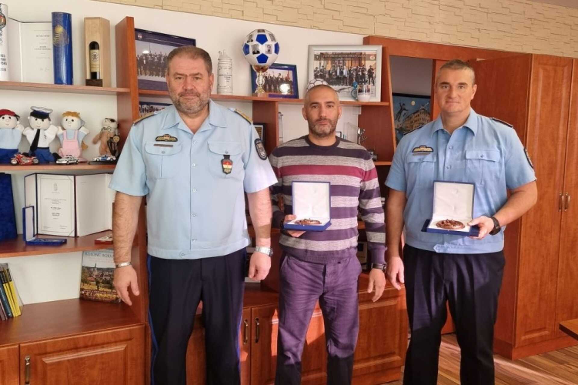 Főkapitányi elismerés is járt a Pérről eltűnt kislány megtalálásáért