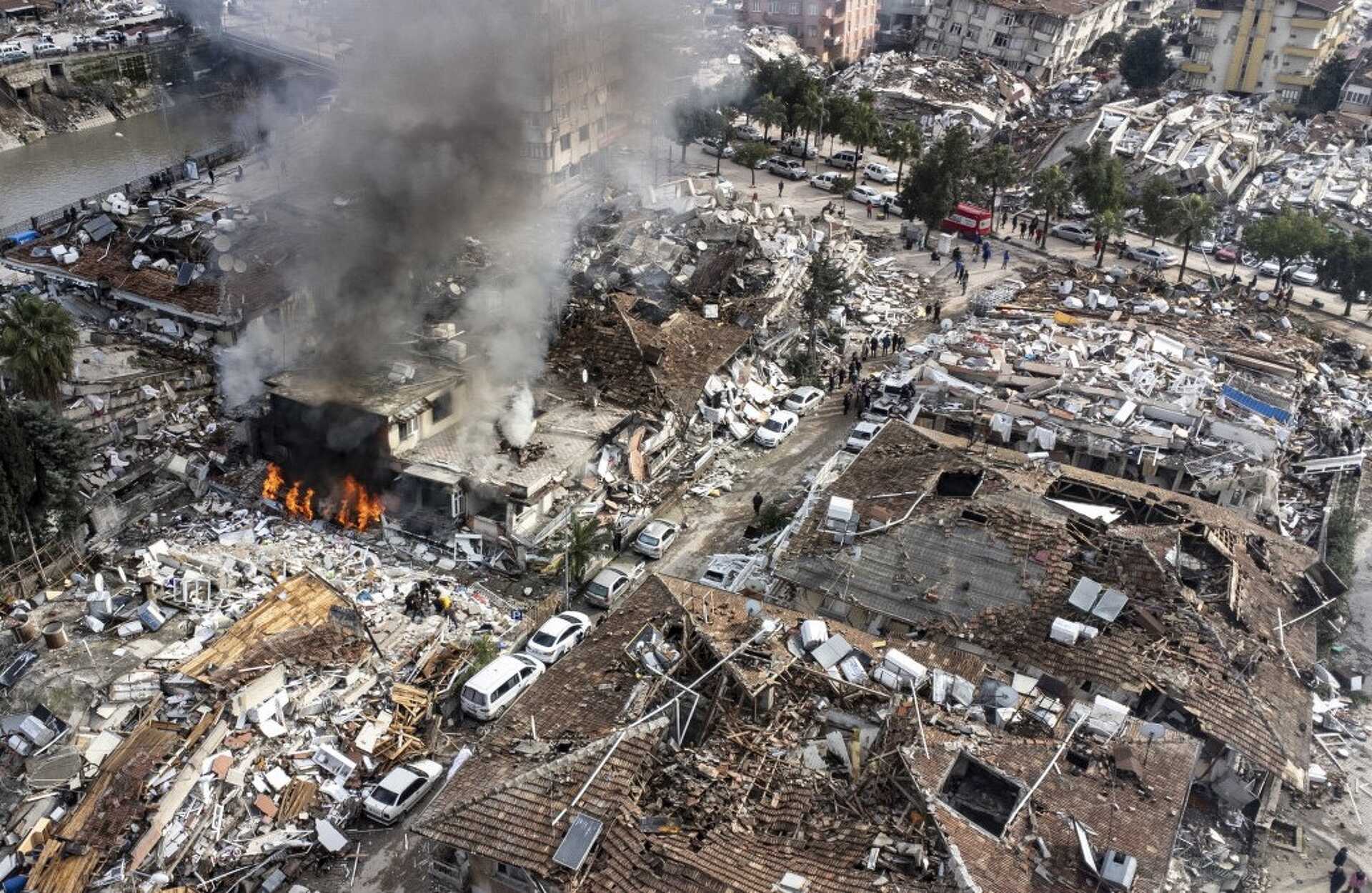 84 órával a rengések után élve kerültek elő gyerekek a romok alól