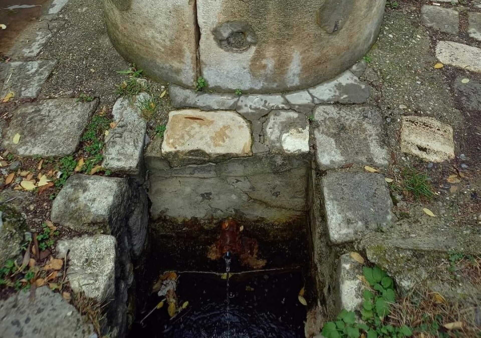 Kitisztították a balfi kutat, mégsem ihat senki a vizéből